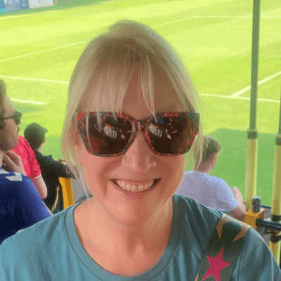 Lesley Toms | Designer and Artworker in London | YunoJuno