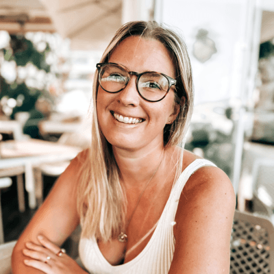 Rebecca Stolz | Senior branding and graphic designer | YunoJuno